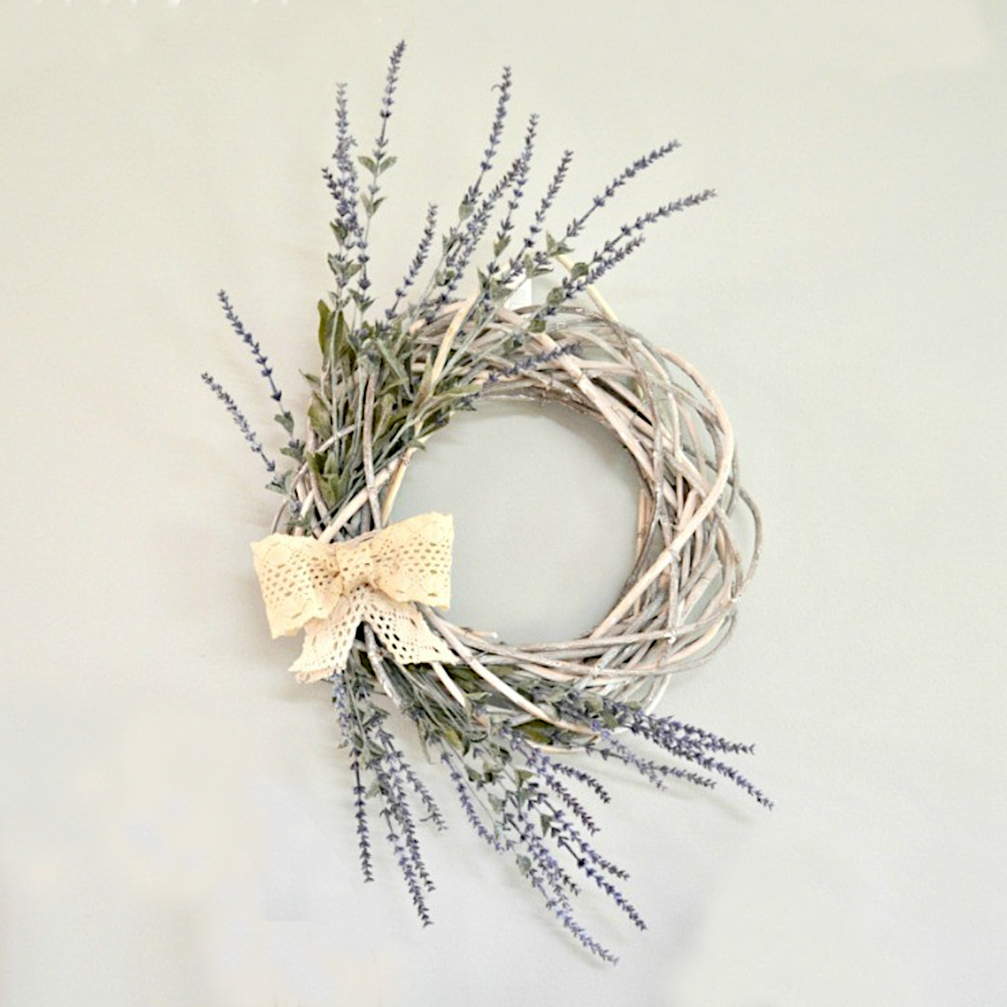 5 Farmhouse Wreaths To Brighten Your Spring - Aubrys Crafts